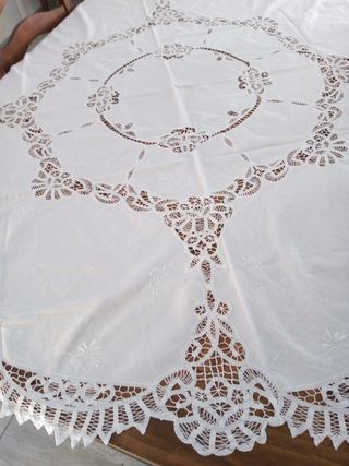 tovaglia o tappeto bianco tutto a mano