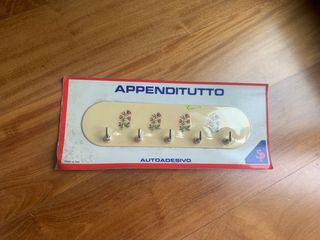 Appendino autoadesivo