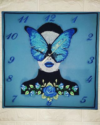 orologio da parete ricamato