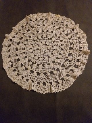 centrino ad uncinetto ecru'