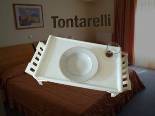 Vassoio da letto pieghevole, Tontarelli life