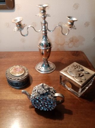 oggetti di colore argento