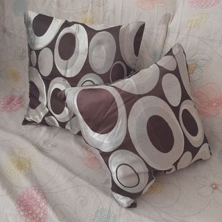 2 cuscino con federe