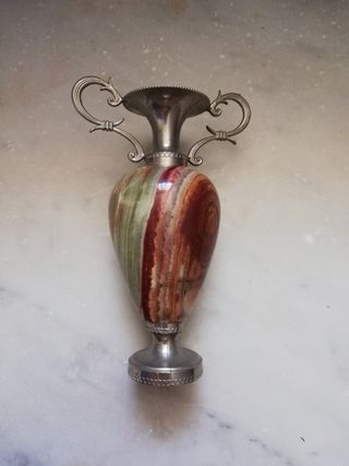 vaso in onice e metallo