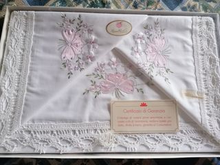 Set lenzuola e federe in pizzo con ricami