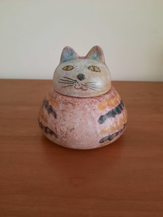 zuccheriera in ceramica a forma di gatto.