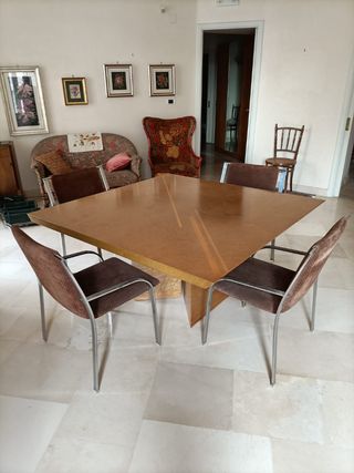 tavolo e sedie stile retrò