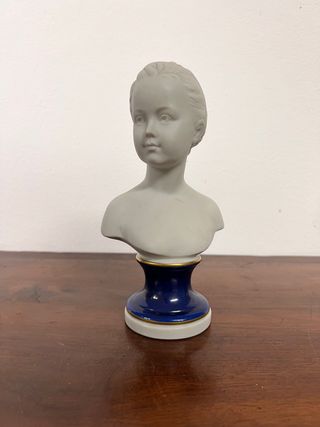 Statuina in bisquit Capodimonte