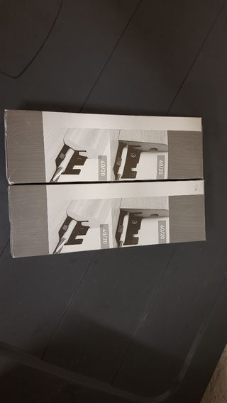 fermi per battiscopa