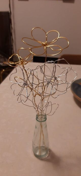 fiore perenne in filo di ferro