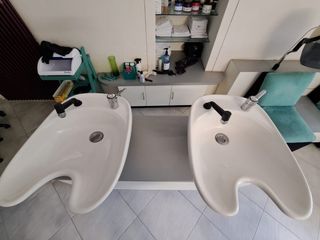 Lavatesta professionale con mobile da due sedute