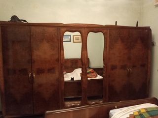 Armadio vintage, credo in noce ma non sono sicura.