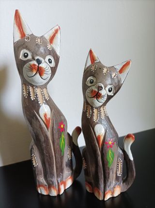coppia di gatti in legno