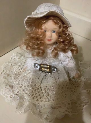 Bambola in porcellana