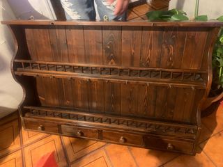 Credenza per piatti in legno massiccio