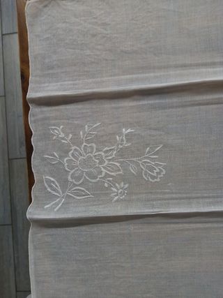 6 asciugamani piccole in battista ricamate a mano