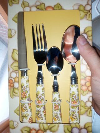 Thun set posate più portarotolone