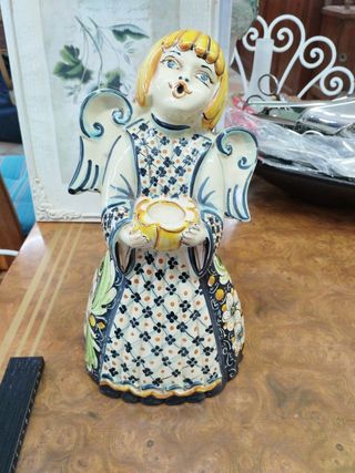 Angelo in maiolica ceramica di Caltagirone