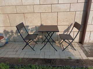 Tavolo e sedie da balcone