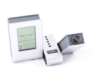 Orologio / sveglia con un ampio display LCD