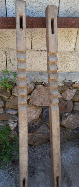 n.2 pezzi di legno di vecchio telaio