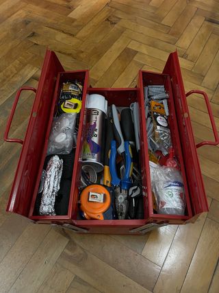 Cassette porta attrezzi con attrezzi