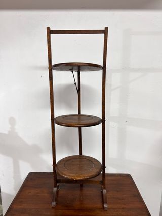 Treppiede in legno pieghevole.