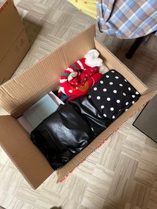 Caja con Ropa usada
