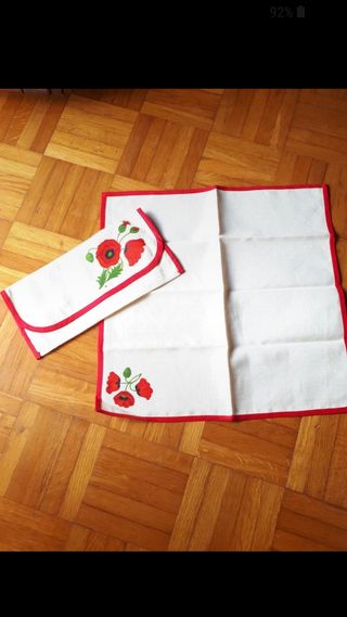 tovaglietta con bustina fatta e dipinta a mano