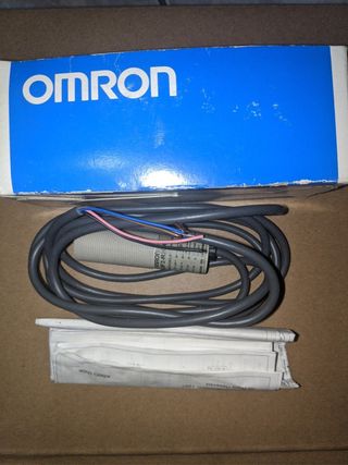OMRON E3F2-R2C4-E 2M