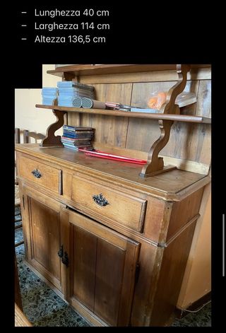 Credenza con ripiani