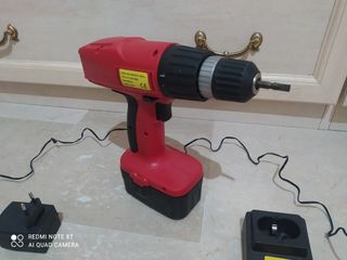 Avvitatore rosso Concord con caricabatterie