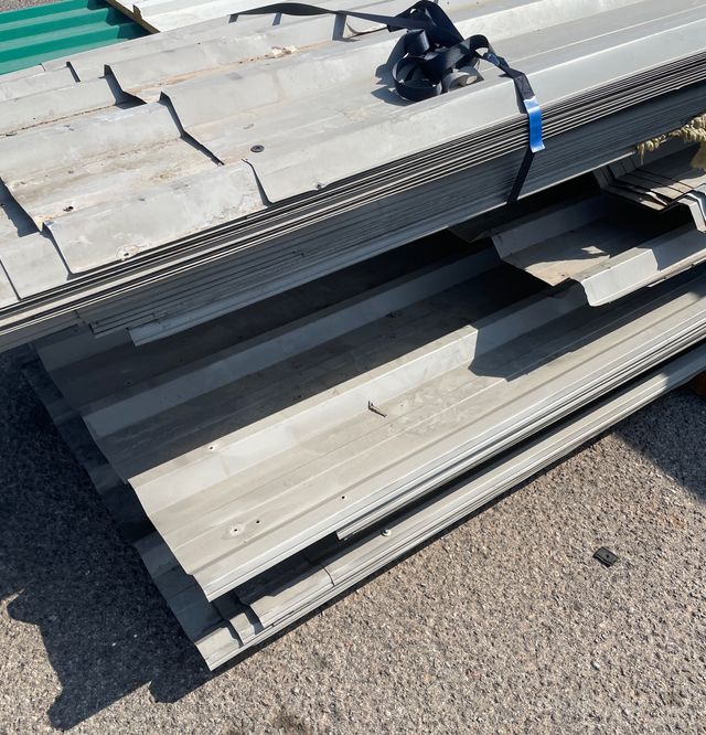 Chapa metálica cubierta usada de ocasión de segunda mano por 4,5 EUR en ...