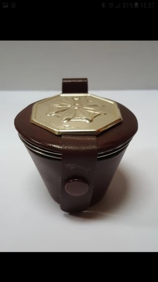 Portabicchierino da viaggio in pelle e argento