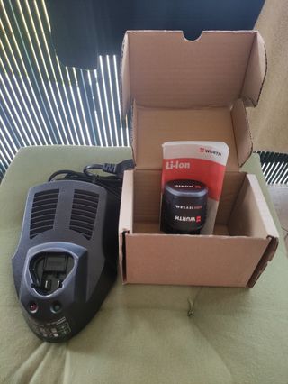 Batteria Wurth + caricabatteria
