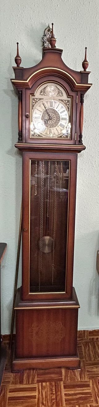 Reloj antiguo de pie en WALLAPOP