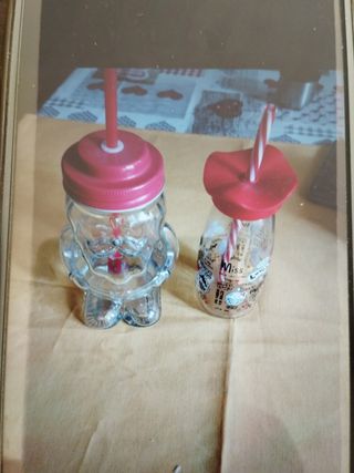 Bottiglie con cannuccia