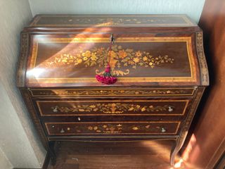 Ribaltina in legno con decori floreali