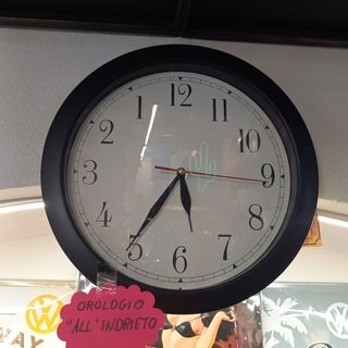 orologio controcorrente