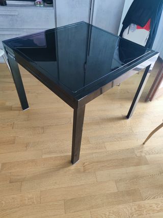 tavolo in vetro nero