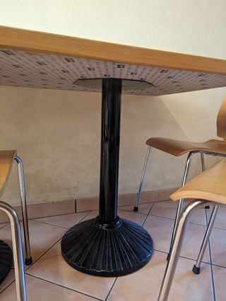 tavolo artigianale con gambe in ghisa+ 4 sedie