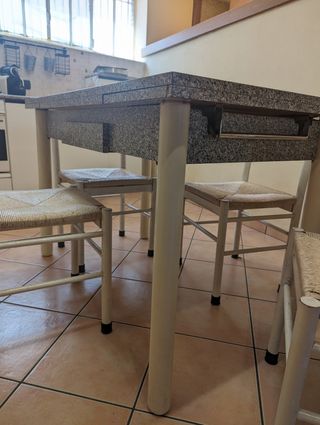 tavolo allungabile con 4 sedie