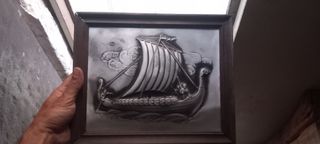 quadro con barca disegnato su alluminio