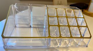 Portatrucchi con dettagli dorati