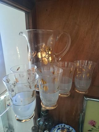 Brocca vino e bicchieri