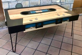 Tavolino a forma di musicassetta