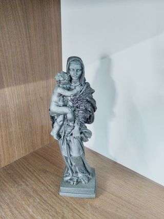 Madonna con bambino in pietra lavica Etna fusa