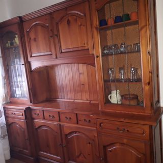 mobile soggiorno in legno di pino.