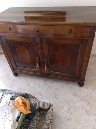 Credenza antica