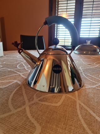 Alessi 9093 Bollitore Con Manico E Fischietto